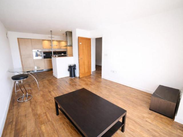 2 bedroom Flat To Let Total Size: 840 SQ FT