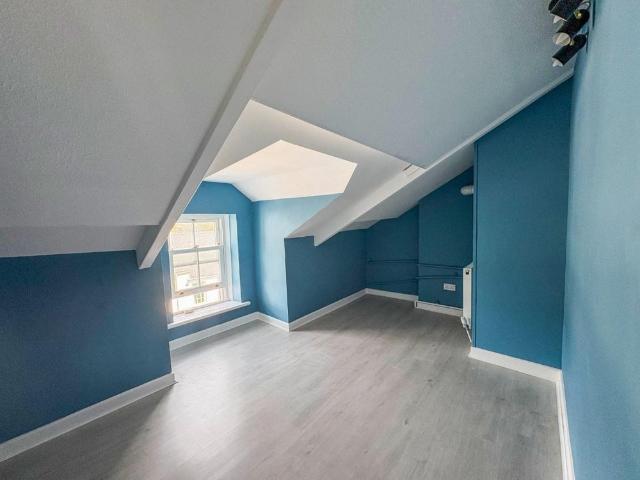 2 bedroom Flat To Let Total Size: 872 SQ FT