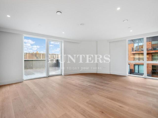 2 bedroom Flat To Let Total Size: 880 SQ FT