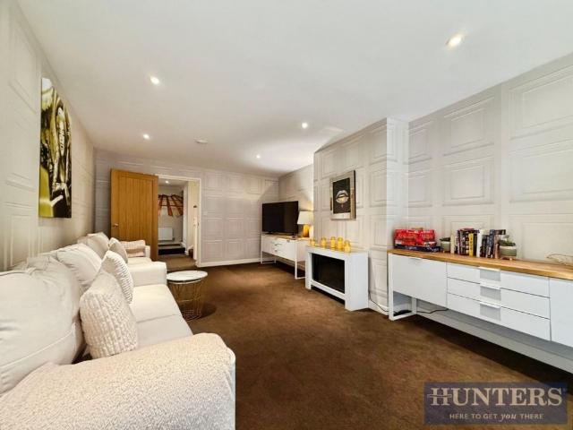 2 bedroom Flat To Let Total Size: 1185 SQ FT
