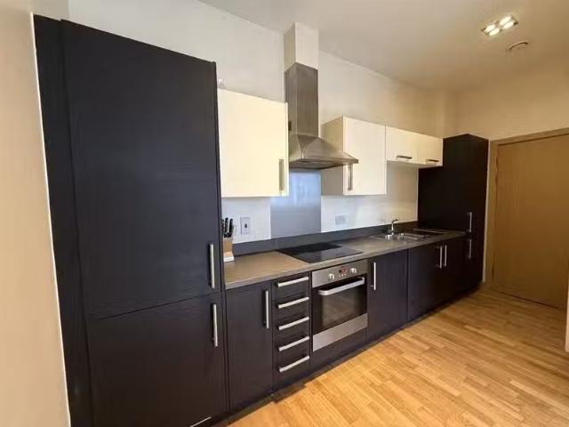 2 bedroom Flat to rent, Manor Road, Wallington, SM6 £1,500 pcm
