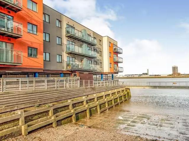 2 bedroom Flat to rent, Mast Quay, London, SE18 £1,850 pcm