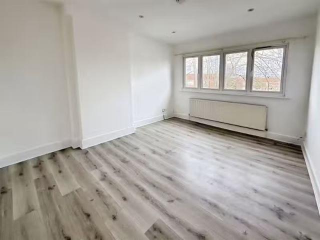 2 bedroom Flat to rent, Marvels Lane, London, SE12 £1,600 pcm