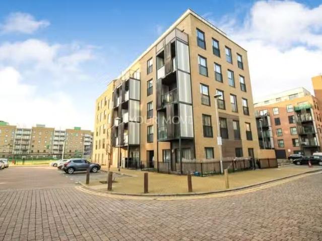2 bedroom Flat to rent, Maxwell Road, Romford, RM7 £1,700 pcm