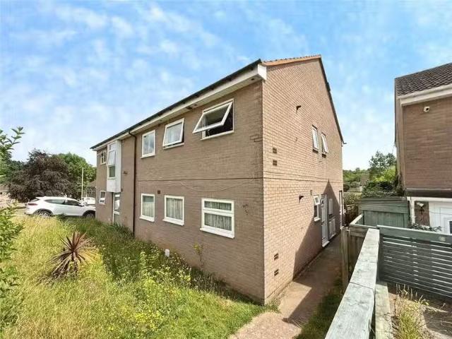 2 bedroom Flat to rent, Meadow View Road, Exmouth, EX8 £1,200.
