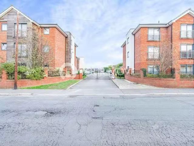 2 bedroom Flat to rent, Mere Lane, Armthorpe, DN3 £675 pcm