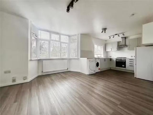 2 bedroom Flat to rent, Monmouth Road, Watford, WD17 £1,700 pcm