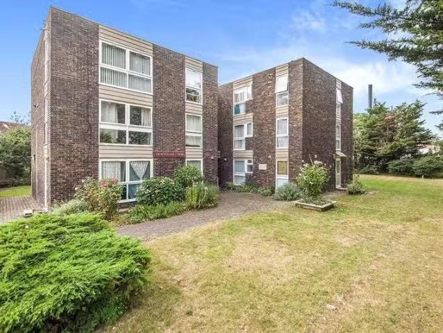 2 bedroom Flat to rent, Nelson Road, Whitton, TW3 £1,500 pcm