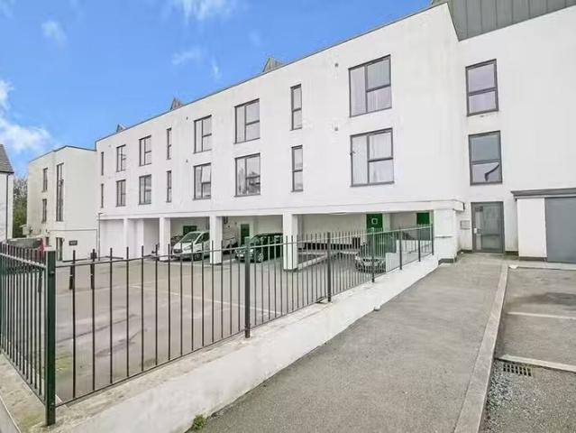 2 bedroom Flat to rent, Nicholl House, Brunton Road, TR15 £1.