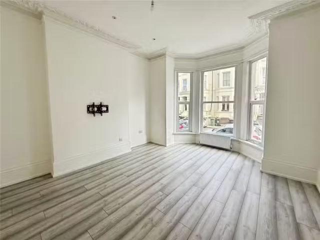 2 bedroom Flat to rent, Nightingale Road, Southsea, PO5 £1,27.