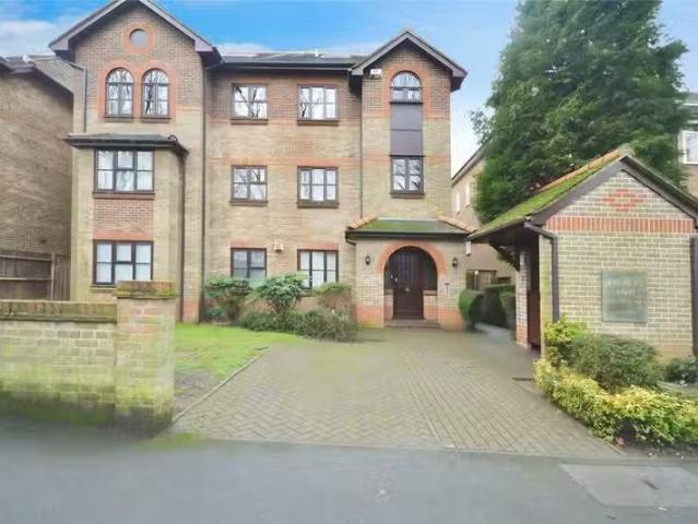 2 bedroom Flat to rent, Overton Road, Sutton, SM2 £1,550 pcm