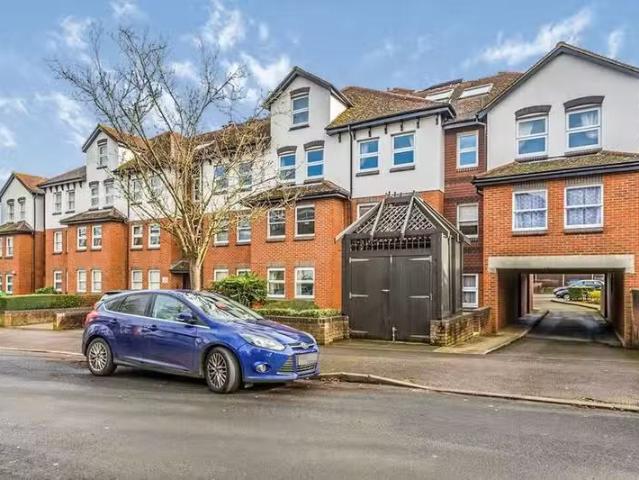 2 bedroom Flat to rent, Overton Road, Sutton, SM2 £1,600 pcm