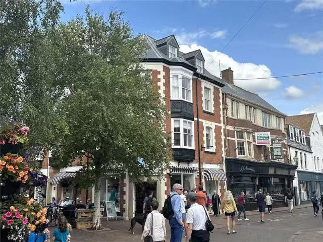 2 bedroom Flat to rent, Old Fore Street, Sidmouth, EX10 £1,20.