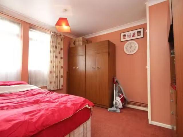 2 bedroom Flat to rent, Oldchurch Gardens, Romford, RM7 £1,50.