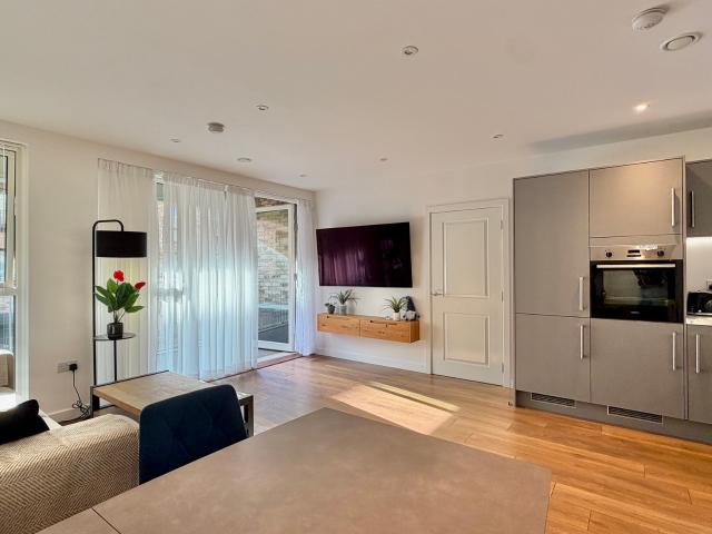 2 bedroom flat to rent on Mahindra Way, London