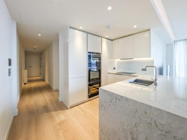 2 bedroom flat to rent on Marsh Wall, London