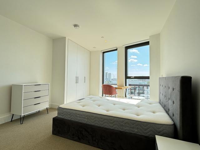 2 bedroom flat to rent on Marshgate Lane, London