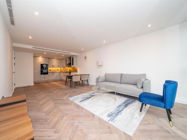 2 bedroom flat to rent on Merino Gardens, London