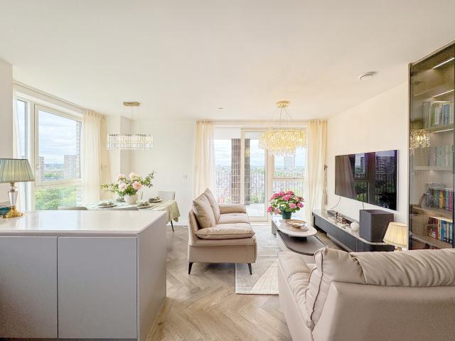 2 bedroom flat to rent on Mile Walk, London