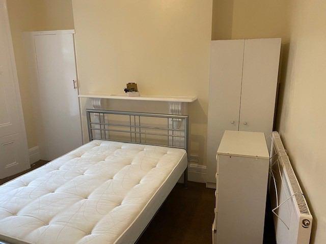 2 Bedroom Flat To Rent On Minford Gardens, W14