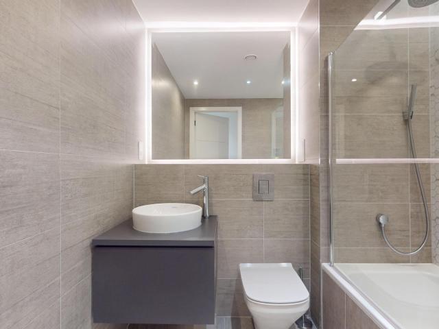 2 bedroom flat to rent on New Horizons Court, London