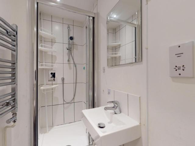 2 bedroom flat to rent on Newington Butts, London