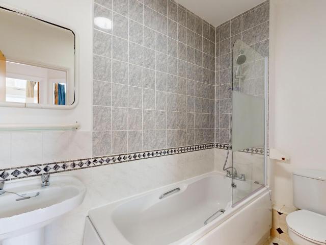 2 bedroom flat to rent on Newington Causeway, London