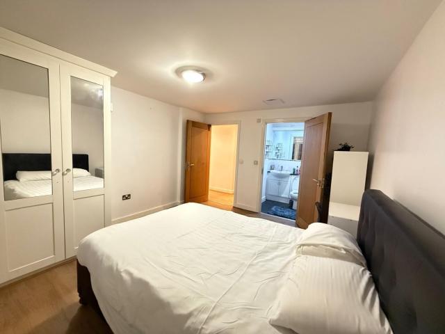 2 bedroom flat to rent on Newport Avenue, London