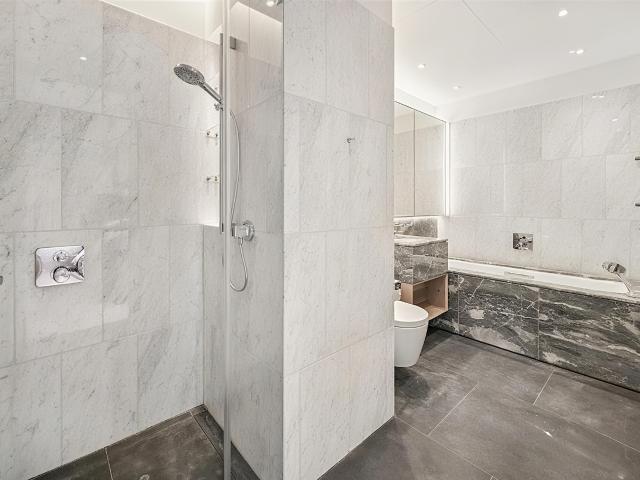 2 bedroom flat to rent on Nine Elms Lane, London