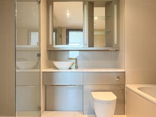 2 bedroom flat to rent on North Wharf Road, London