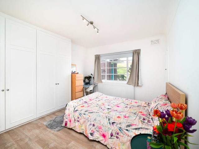 2 bedroom flat to rent on Ossulton Way, London