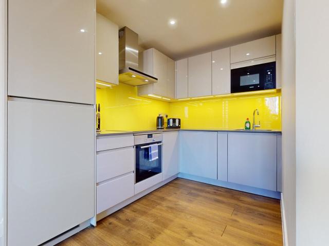 2 bedroom flat to rent on Back Church Lane, London