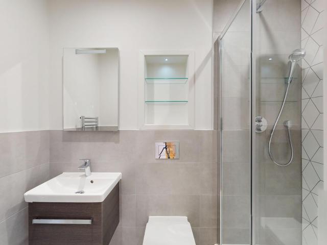 2 bedroom flat to rent on Beverley Way, London