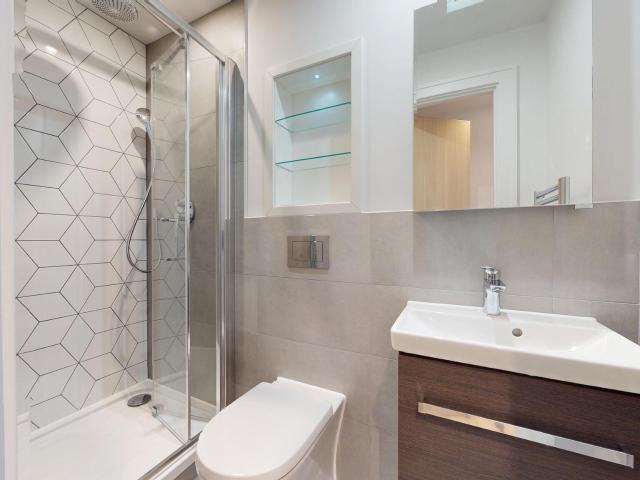 2 bedroom flat to rent on Beverley Way, London