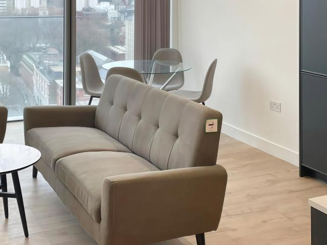 2 bedroom flat to rent on Bollinder Place, London
