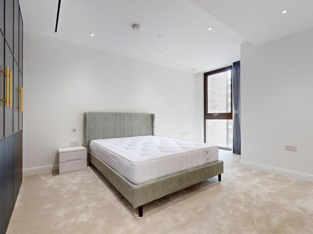 2 bedroom flat to rent on Bollinder Place, London