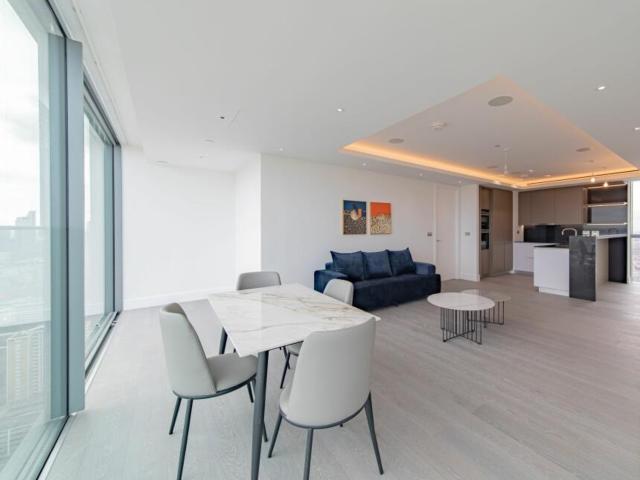2 bedroom flat to rent on Bollinder Place, London