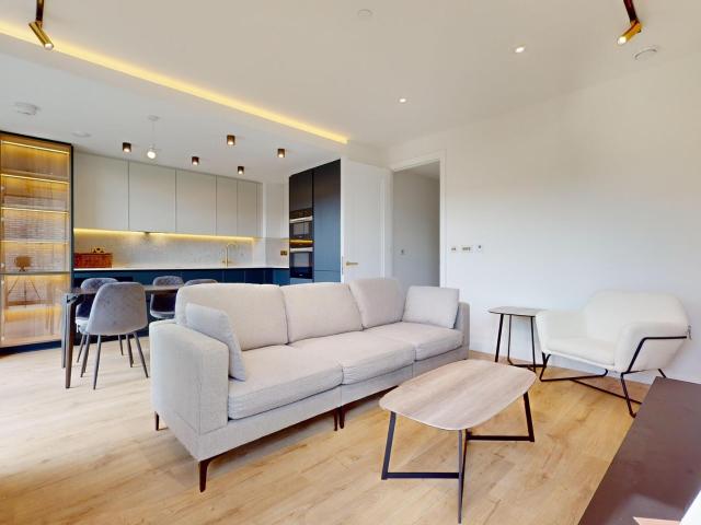 2 bedroom flat to rent on Bollinder Place, London