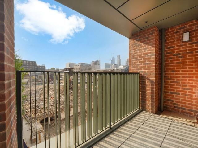 2 bedroom flat to rent on Brigade Mews, London