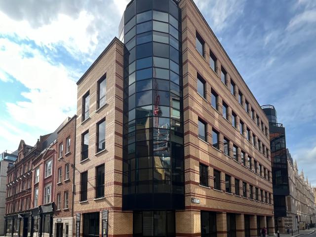 2 bedroom flat to rent on Cursitor Street, London