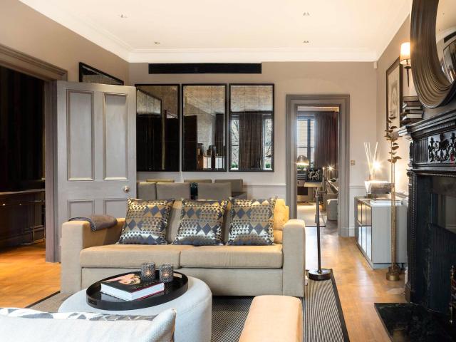2 bedroom flat to rent on Cadogan Square, London
