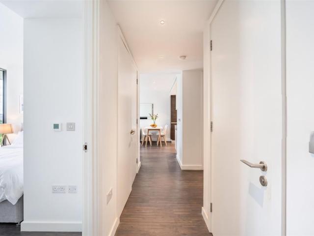 2 bedroom flat to rent on Canter Way, London