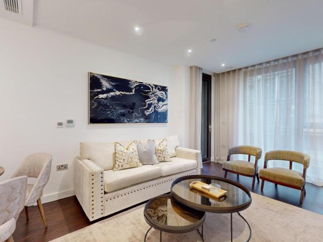 2 bedroom flat to rent on Charles Clowes Walk, London