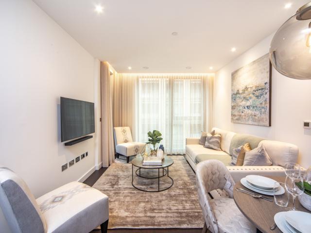 2 bedroom flat to rent on Charles Clowes Walk, London