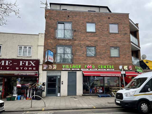 2 bedroom flat to rent on Chingford Mount Road, London