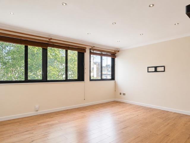 2 bedroom flat to rent on Cromwell Road, London