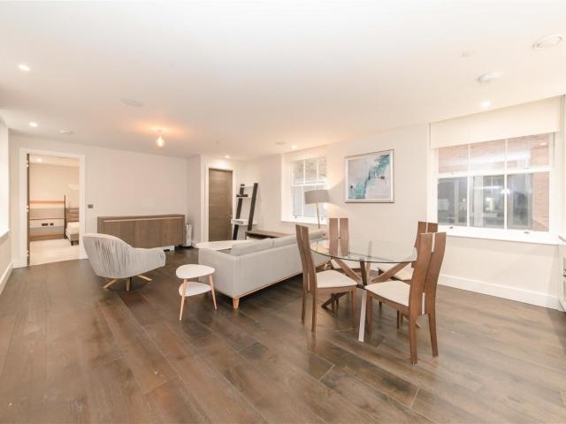 2 bedroom flat to rent on Dyer's Buildings, London