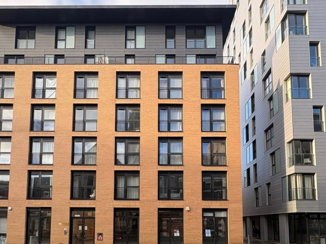 2 bedroom flat to rent on Dock Street, London