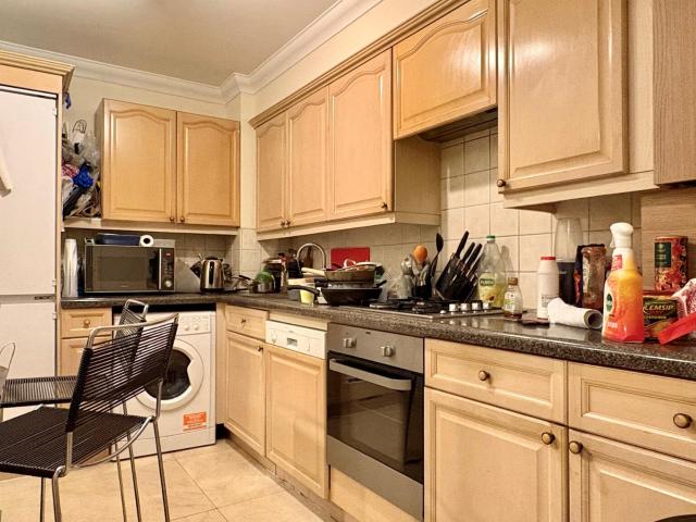 2 bedroom flat to rent on Exeter Road, London