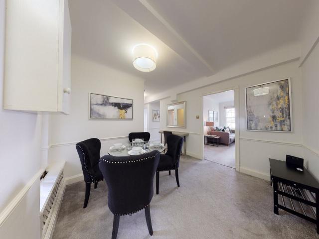 2 bedroom flat to rent on Fulham Road, London